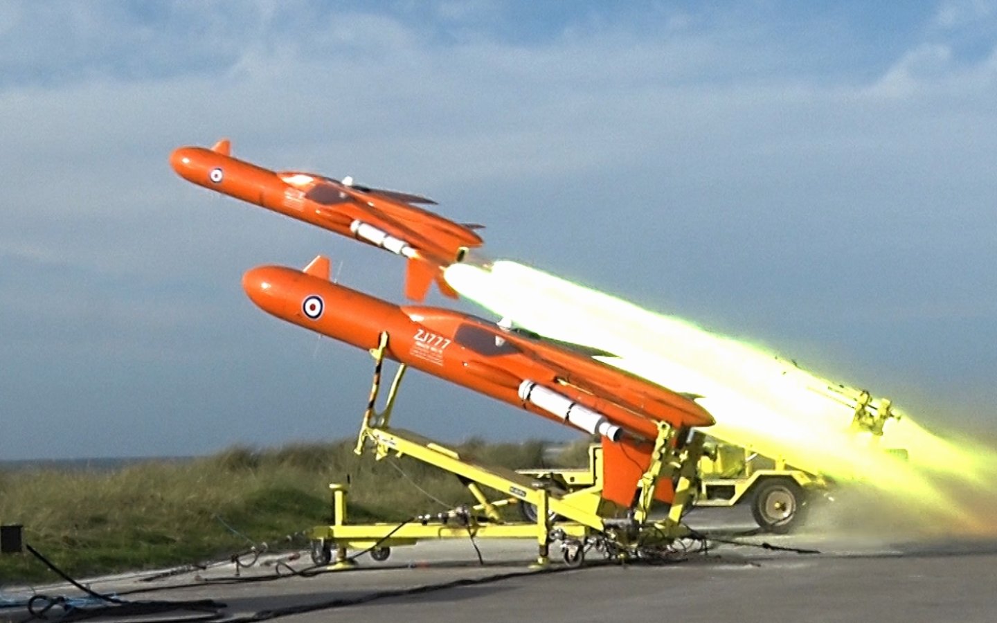 Mirach and Firejet aerial targets fly together for first time during ...